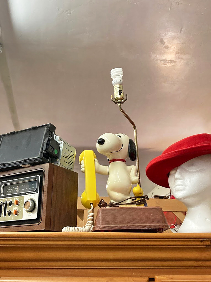 Snoopy never goes out of style! This vintage character lamp would have illuminated many late-night comic readings in the '70s before finding its second act here.