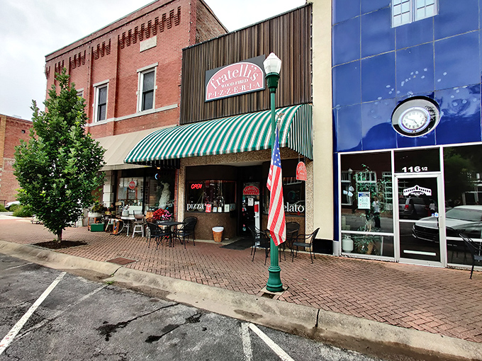 Fratelli's pizzeria proves small-town Arkansas doesn't mess around when it comes to Italian cuisine. That green awning might as well be a gateway to Naples.