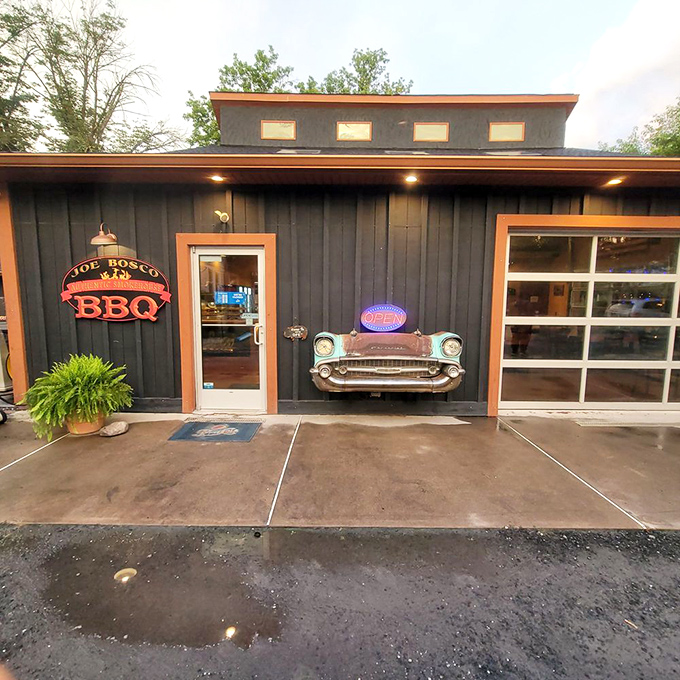 Federal Galley's modern exterior hides a secret: some of the most traditional BBQ flavors in the city.