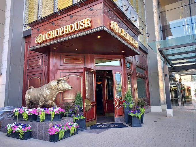 Flowers, bull statue, elegant entrance &ndash; 801 Chophouse dresses up nicely but still knows how to have a good time.