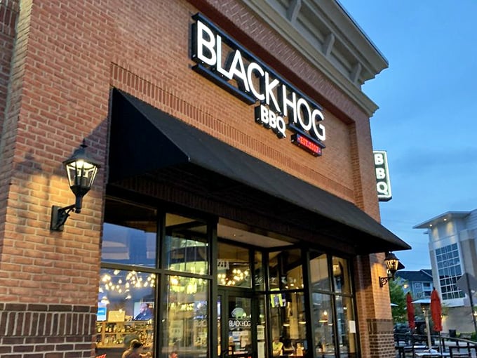 Evening at Black Hog transforms this brick beauty into a beacon for those seeking smoky salvation after a long day.
