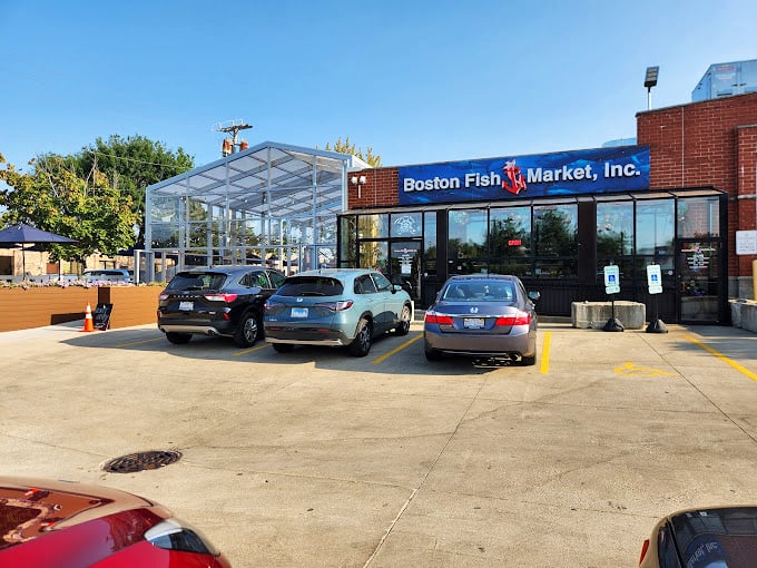 This suburban gem proves that sometimes the best seafood in Illinois is hiding in plain sight, just waiting to be discovered.