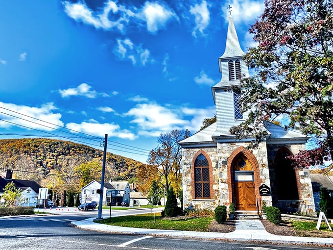 Fall transforms Kent into a masterpiece of color and light that makes even amateur photographers look like they know what they're doing.