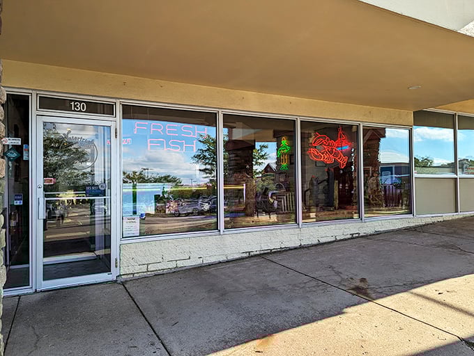 Fresh fish and a market under one roof? It's like a treasure hunt where everyone wins.