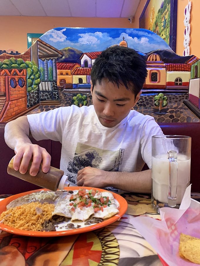 Behind this diner is a mural that could be in a museum. Meanwhile, his burrito demands equal artistic appreciation&mdash;note the perfect rice-to-filling ratio.