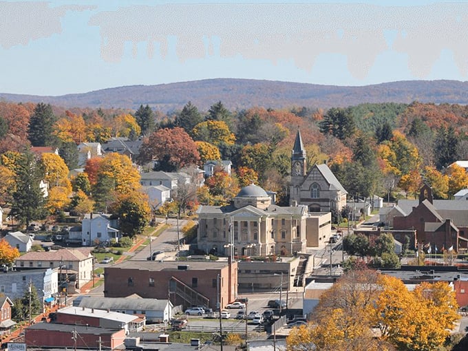 Fall in Oakland paints the town in Technicolor splendor, transforming the mountain landscape into nature's answer to Broadway's most elaborate set design.