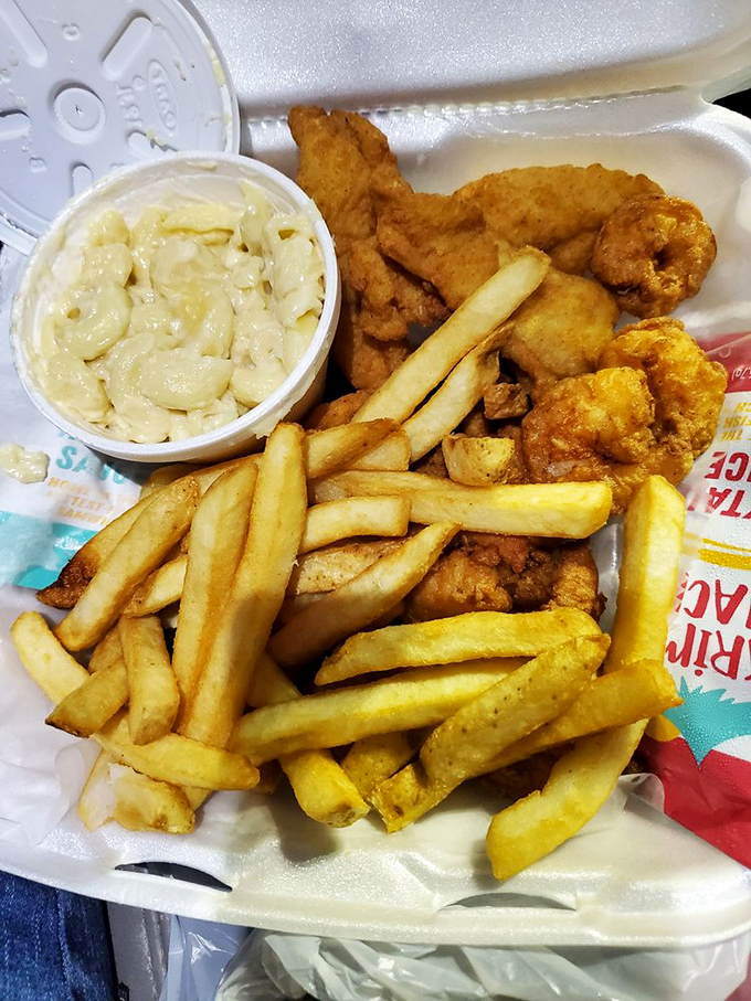 Mac and cheese alongside golden seafood—proof that sometimes the best relationships are the ones that seem unlikely at first.