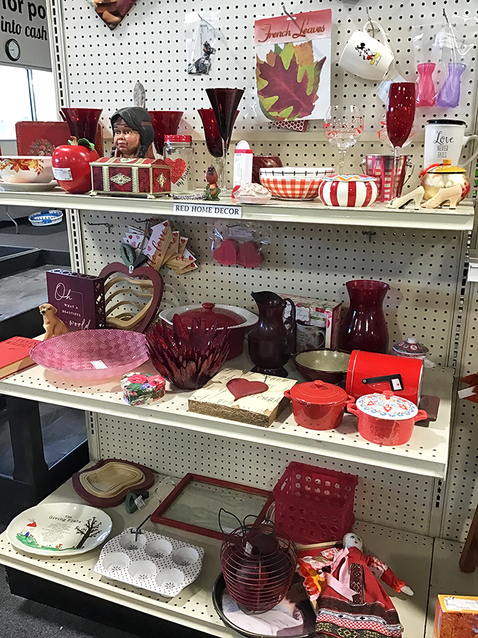 A red-themed collection that would make Martha Stewart nod in approval. Someone's kitchen is about to get a crimson makeover.