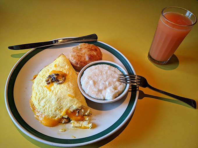 This omelet doesn't just speak Southern&mdash;it sings it. Paired with grits, a biscuit, and pink grapefruit juice for the full Atlanta experience.