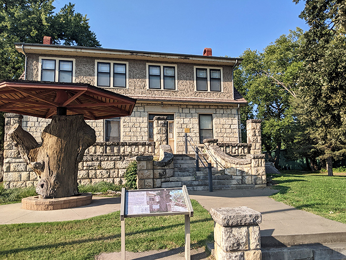 Before Instagram, there was the Post Office Oak&mdash;the original social network where Santa Fe Trail travelers left messages for those coming behind them.
