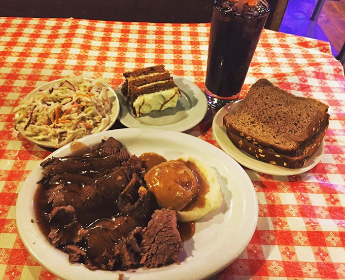A proper Tommy's plate doesn't distinguish between food groups&mdash;it's all about the harmony of roast beef, mashed potatoes, coleslaw, and bread working together like a well-rehearsed quartet.