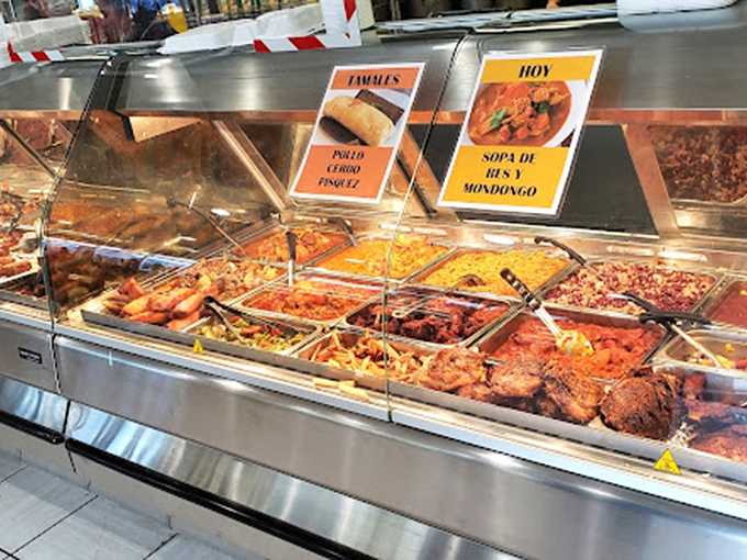 The display case proudly announces today's stars: chicken tamales and hearty soup. In the food world, this is what we call "hitting the jackpot."