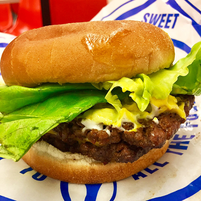The double cheeseburger arrives like a beautiful mess of Americana&mdash;cheese melting into beef with the kind of commitment modern relationships aspire to.