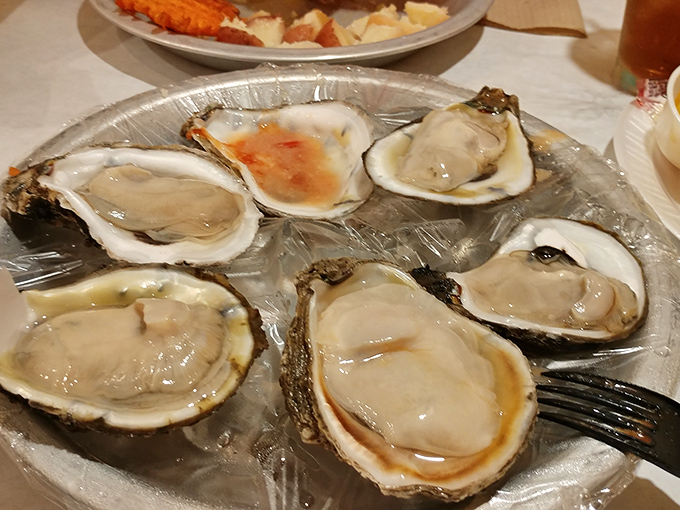 Six glistening reasons to forget you're in a landlocked state. These oysters aren't just fresh&mdash;they're having a better day than most of us.