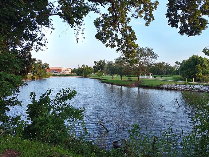 Between antiquing expeditions, Highland Park offers a serene spot where you can contemplate whether that vintage lamp really matches your decor.