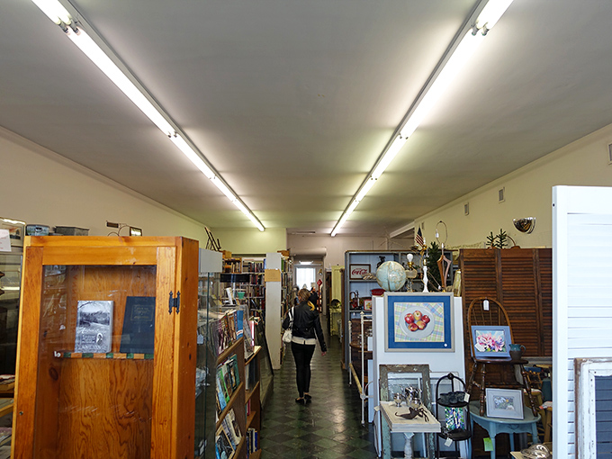 "The treasure hunt continues..." Each narrow pathway between vendor spaces feels like turning the page in a three-dimensional storybook of American material culture.