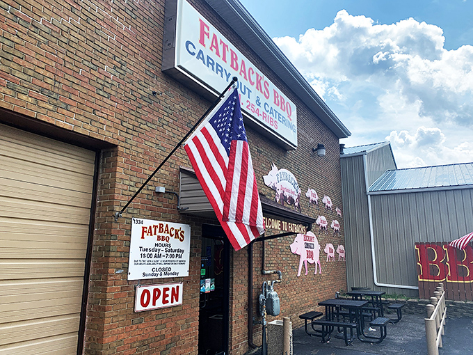 Fatback's wears its heart on its wall &ndash; those little piggies tell you exactly what they do best.