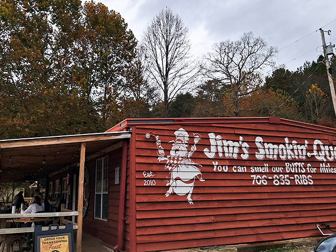 "You can smell our BUTTS for miles"—Jim's Smokin' Que's cabin combines mountain charm with dad-joke marketing that actually delivers.