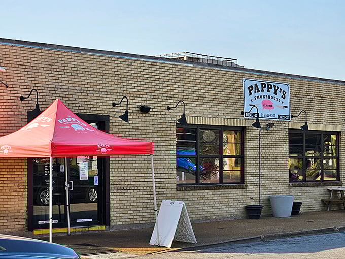Pappy's Smokehouse brings minimalist style but maximum flavor to St. Louis' competitive barbecue scene.
