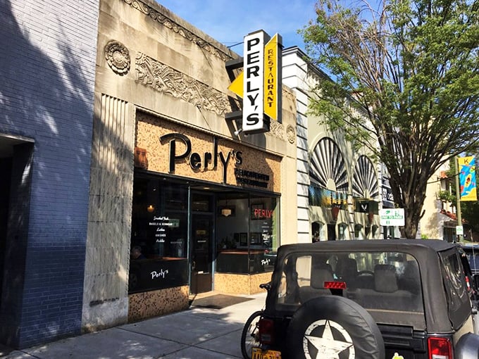 Perly's art deco fa&ccedil;ade &ndash; when buildings dressed better than people and delis were cultural institutions.