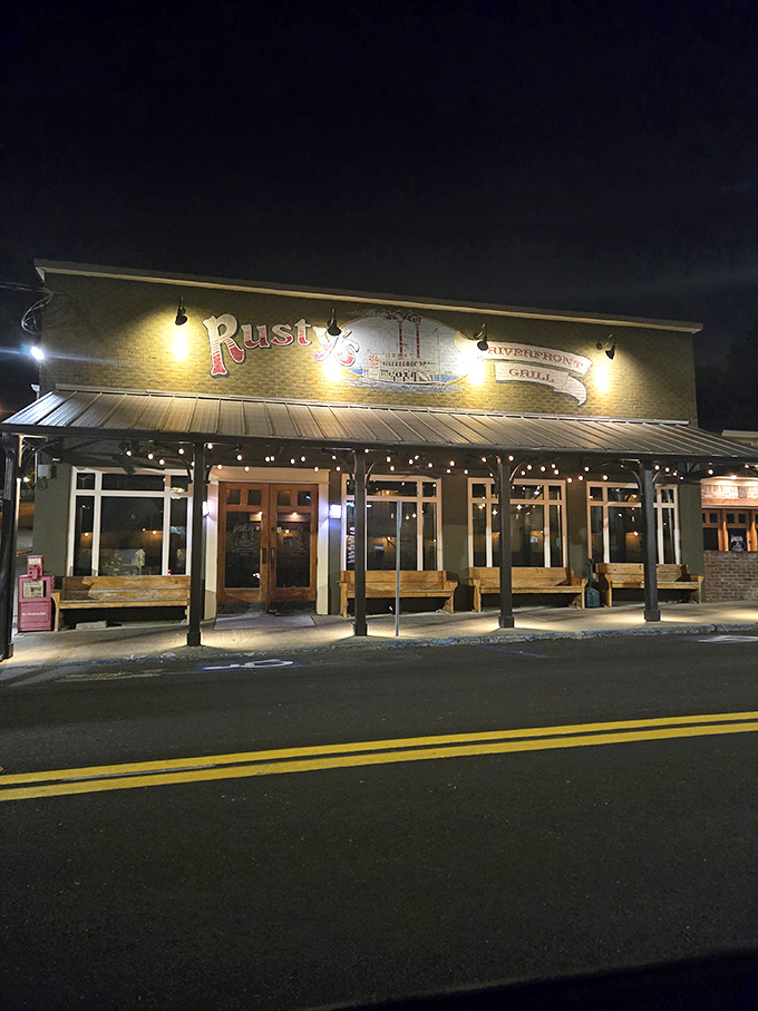 Rusty's daytime curb appeal &ndash; a riverside gem where Mississippi flavor meets mouthwatering meat mastery.