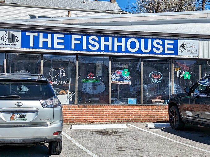 The Fish House announces itself with all the subtlety of a bullhorn. When you're this good at frying fish, why whisper?