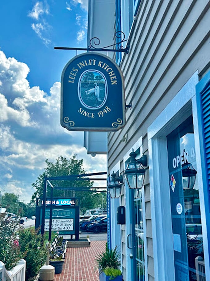 History served daily since 1948! Lee's blue and white facade promises comfort food with a side of Southern hospitality.
