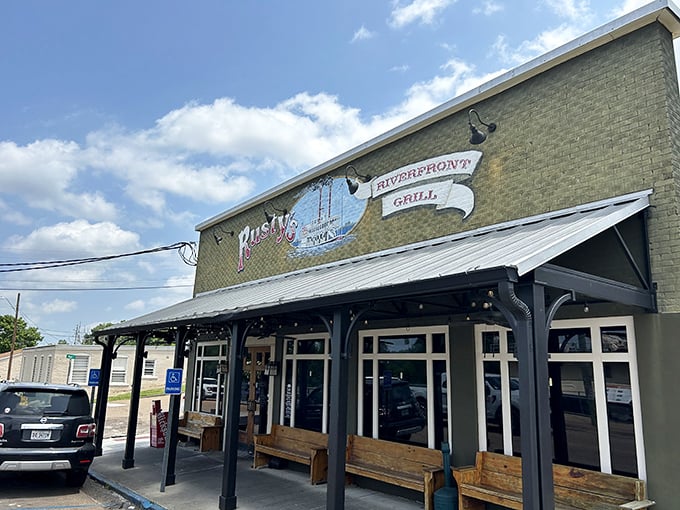 As night falls, Rusty's glows with promise &ndash; a beacon for steak lovers navigating the Vicksburg darkness.