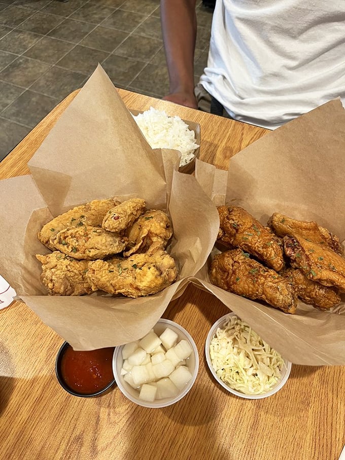 Two styles, one tray&mdash;the fried chicken equivalent of having your cake and eating it too. Perfection in paper baskets.