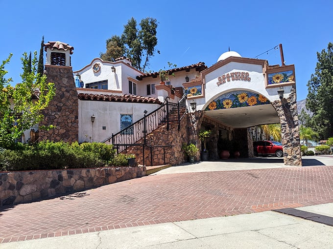 Chantico Inn combines rustic stonework with Spanish Colonial charm—the kind of place where you half expect to bump into a novelist working on their breakthrough manuscript.