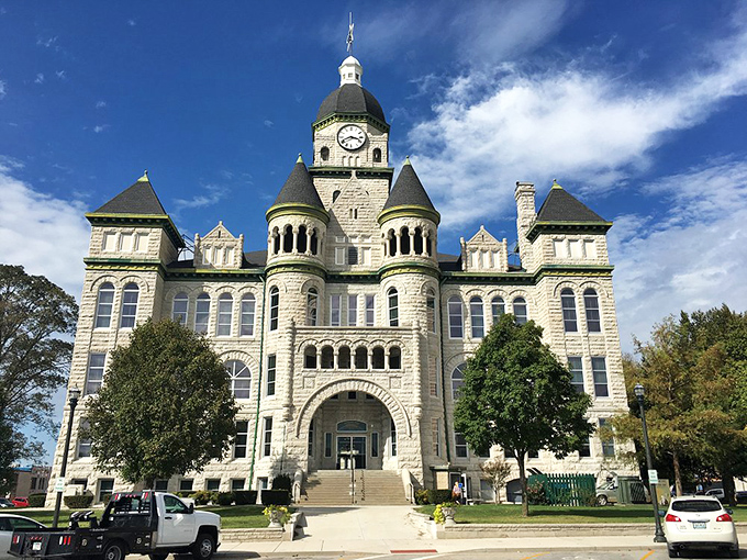 The magnificent Jasper County Courthouse dominates Carthage's skyline with limestone grandeur that would make even the most jaded architecture buff swoon.