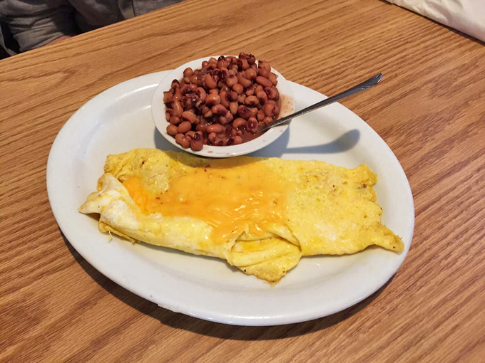 A cheese omelet that practically glows alongside black-eyed peas. Some restaurants serve breakfast; Niecie's serves morning salvation.