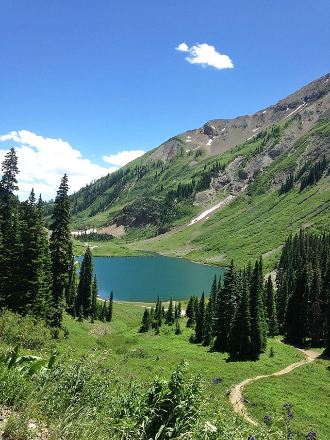 Alpine lakes don't get more picture-perfect than this. Mother Nature's screensaver comes to life in the heart of Colorado.