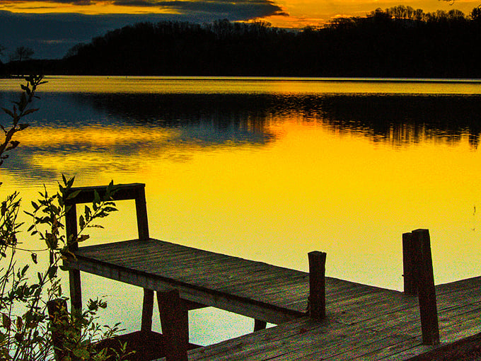 Golden hour at the lake&mdash;that magical moment when even the most amateur photographer becomes Ansel Adams.