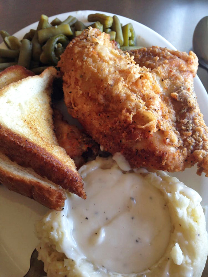 Thursday's fried chicken special proves Nic's isn't just a one-hit wonder. This crispy masterpiece deserves its own fan club.