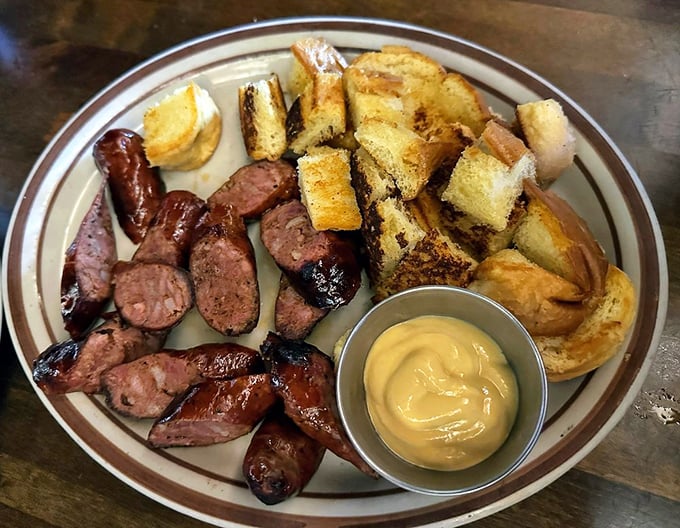 Linguica sausage and garlic bread: proof that sometimes the supporting actors steal the show. The perfect opening act for the steak headliner.