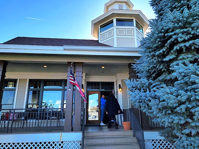 A lighthouse on the prairie? No, just Catfish Charlie's guiding hungry sailors to port.