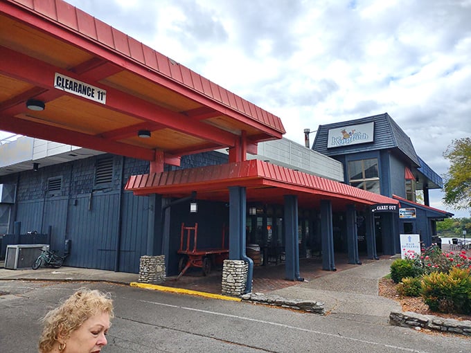 Kingfish's waterfront spot turns lunch into a mini-vacation. Who needs the coast when you've got the Ohio River?