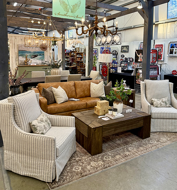 Living rooms where nobody lives. Lakewood 400's expertly styled furniture vignettes make your current decor feel suddenly inadequate.