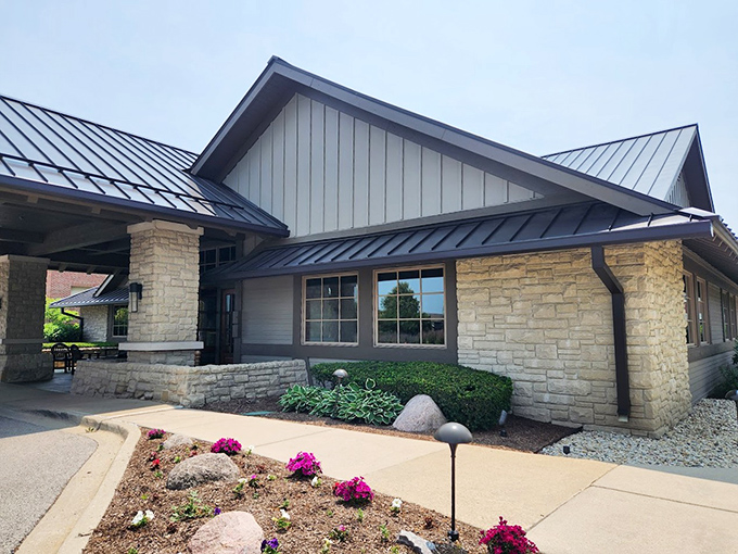 Lodge luxury that welcomes you home. Stoney River's impressive stone entrance sets the stage for flame-kissed steaks that steal the show.