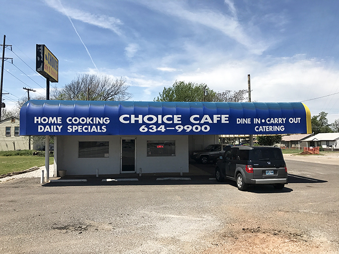 Bright awnings with a serious mission. Where daily specials and hometown hospitality combine in perfect breakfast harmony.