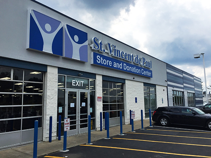 Those blue figures in the logo seem to be celebrating&mdash;probably because they just found a complete set of vintage Pyrex for the price of a latte.