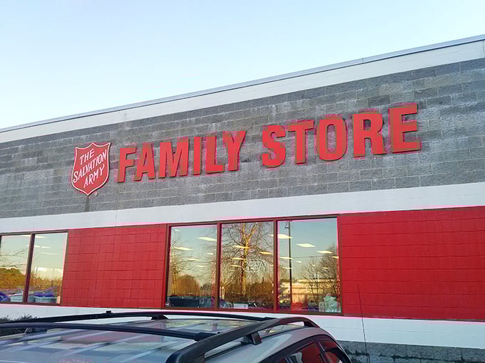 This classic storefront has witnessed decades of fashion evolution &ndash; and keeps the best pieces for your discovery.