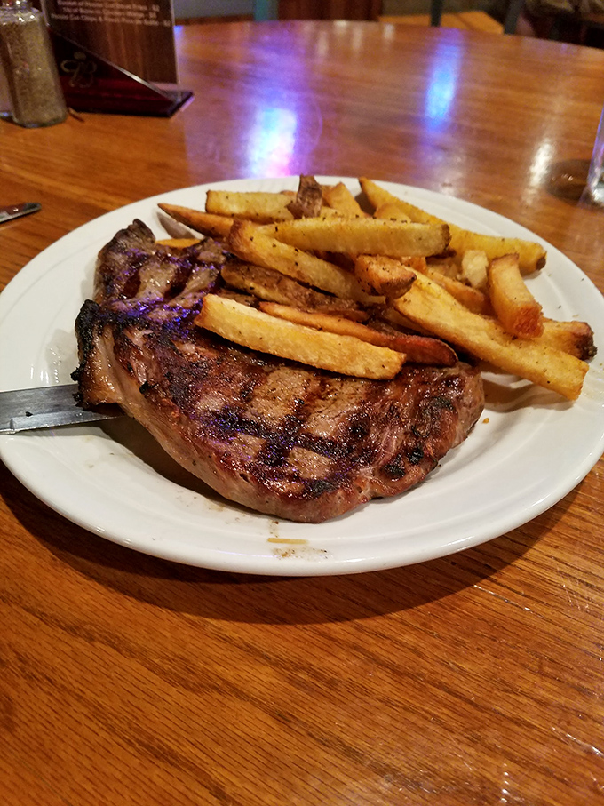 When your salad arrives looking this fresh alongside a steak this perfect, you know you've found dining harmony. Even the vegetables are proud to share the plate.