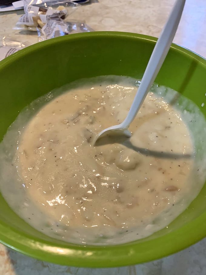 Look at that texture! Like a treasure map where X marks every spot&mdash;chunks of clam nestled in a creamy sea of pure comfort.