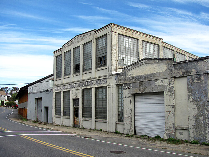 Front Beach offers that quintessential New England beach experience: breathtaking views, golden sand, and water that'll wake you faster than espresso.