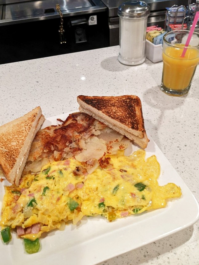 This western omelet doesn't just tip its hat to the flavors of the southwest&mdash;it does a full square dance with them.