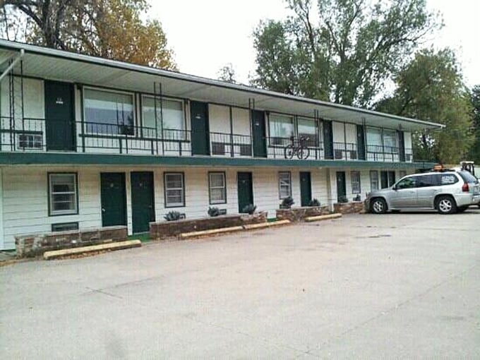 Even the more modern accommodations in the area maintain that "make yourself at home" Midwestern hospitality that no luxury chain can replicate.