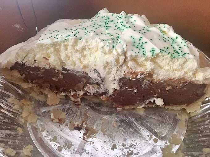 Mint and chocolate in perfect harmony, topped with festive sprinkles. It's a party your taste buds don't want to miss.