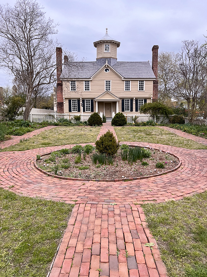 The Cupola House's distinctive octagonal crown has been turning heads since 1758&mdash;that's staying power no Instagram filter can match.